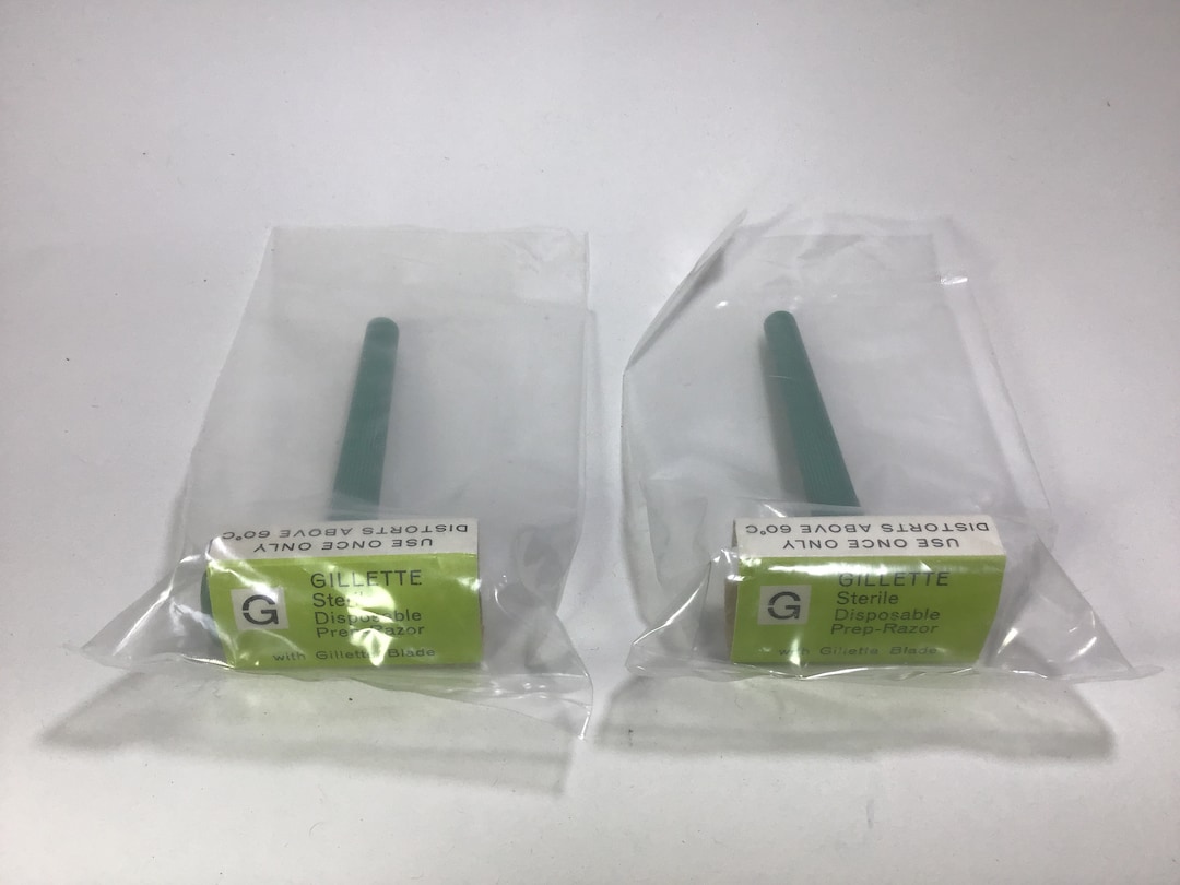 1 X Gillette Sterile Disposable Prep Razor & Blade C1950s. Sealed Pack ...