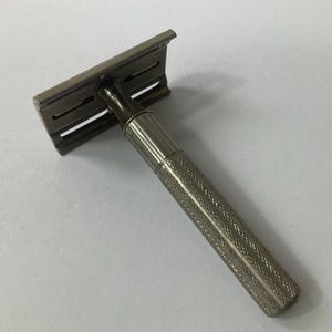 WW2 Slim Handle Gillette Tech in Bakelite Case C1944. British Army ...