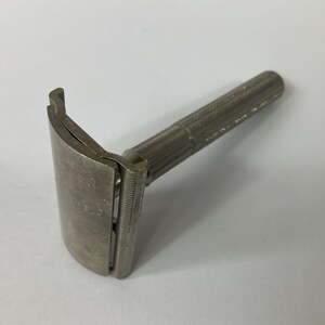 WW2 Slim Handle Gillette Tech in Bakelite Case C1944. British Army ...