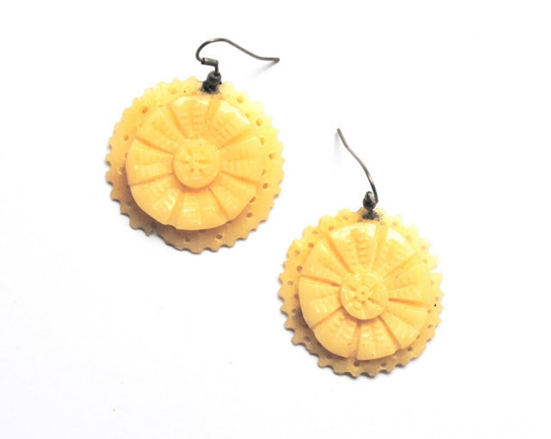 CELLULOID. Vintage Earrings - Etsy