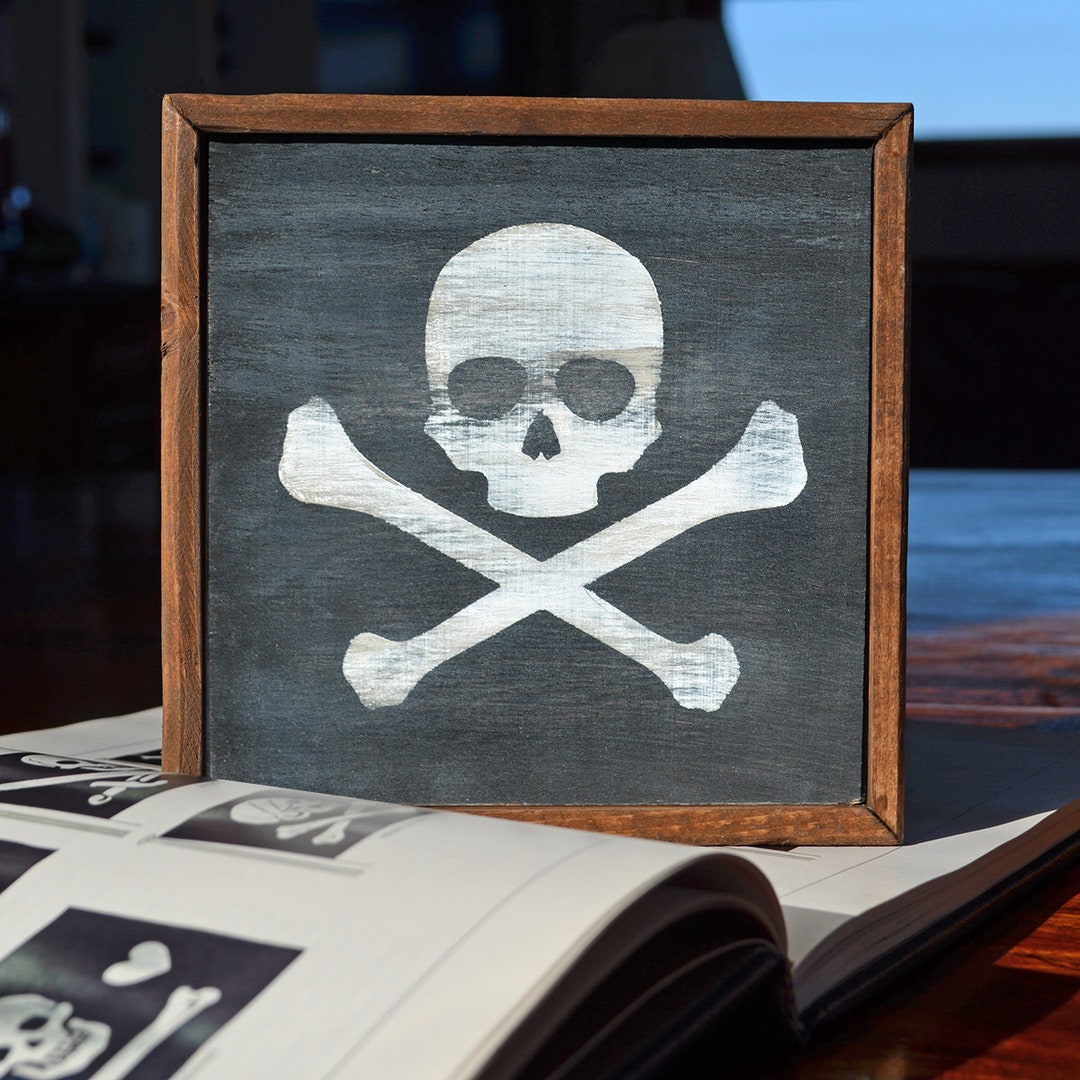 Jolly Roger Rustic Wood Sign - Etsy