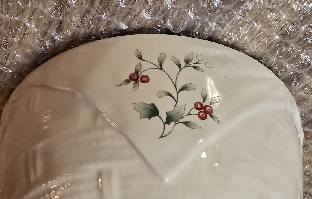 Winterberry Pfaltzgraff 7 Inch Basketweave Serving Bowl Green Trim ...