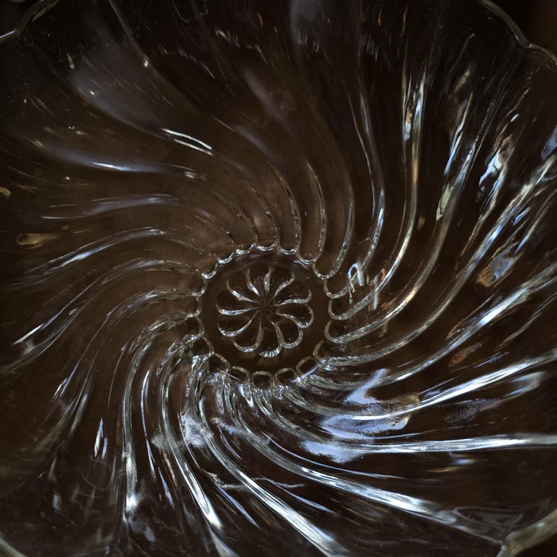 HAZEL Atlas Colonial Swirl Shell Large Vintage Salad Serving Bowl 11 ...
