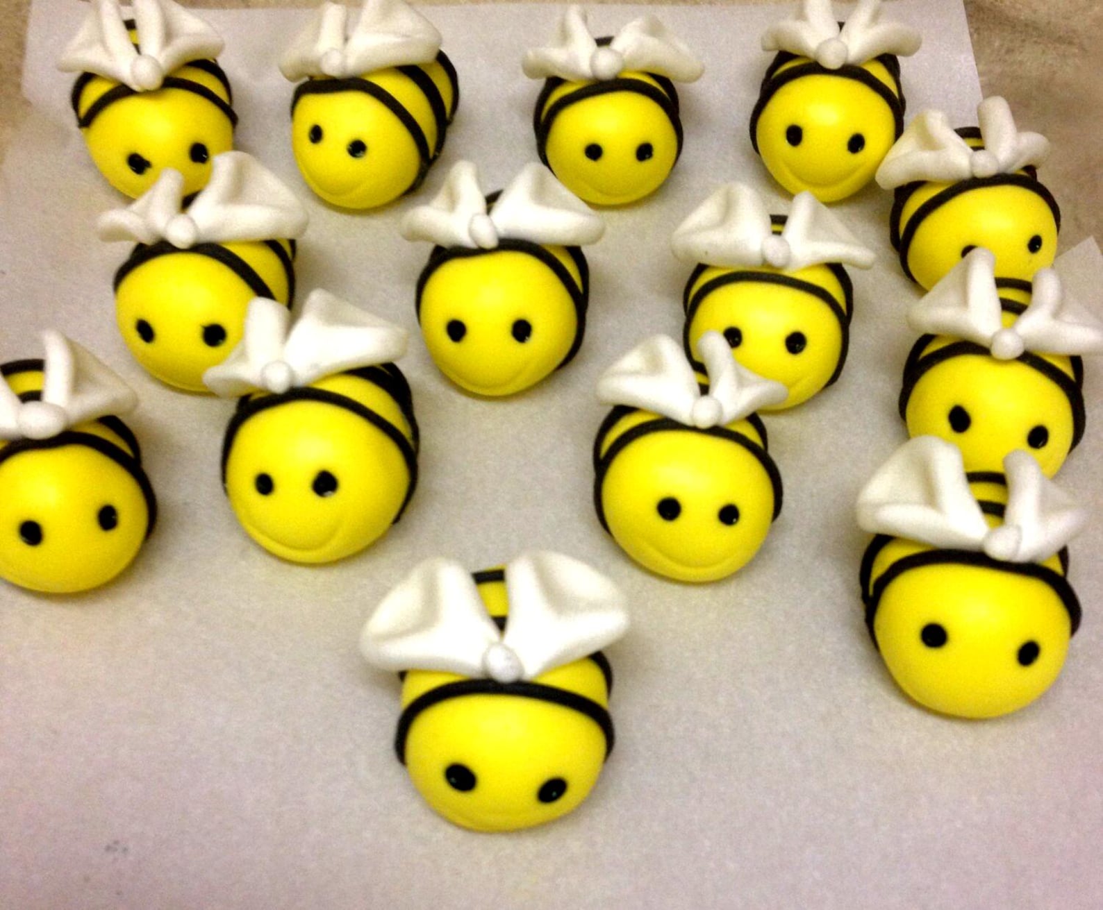 12 Edible - Bumble Bee Cake Toppers/ Fondant Cup Cake Topper/perfect ...