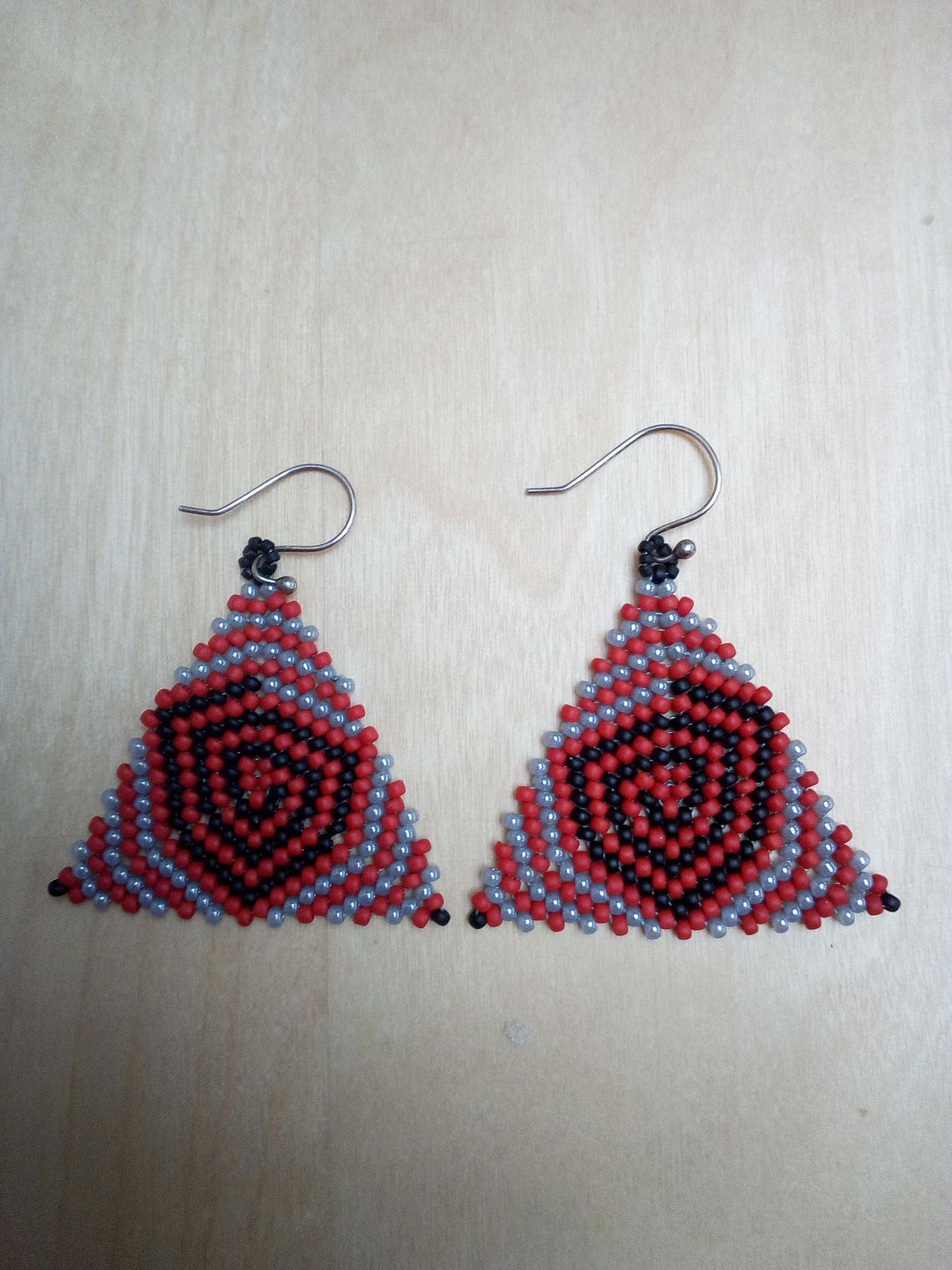 Tutorial/pattern in English Warped triangle spiral earrings - Etsy ...