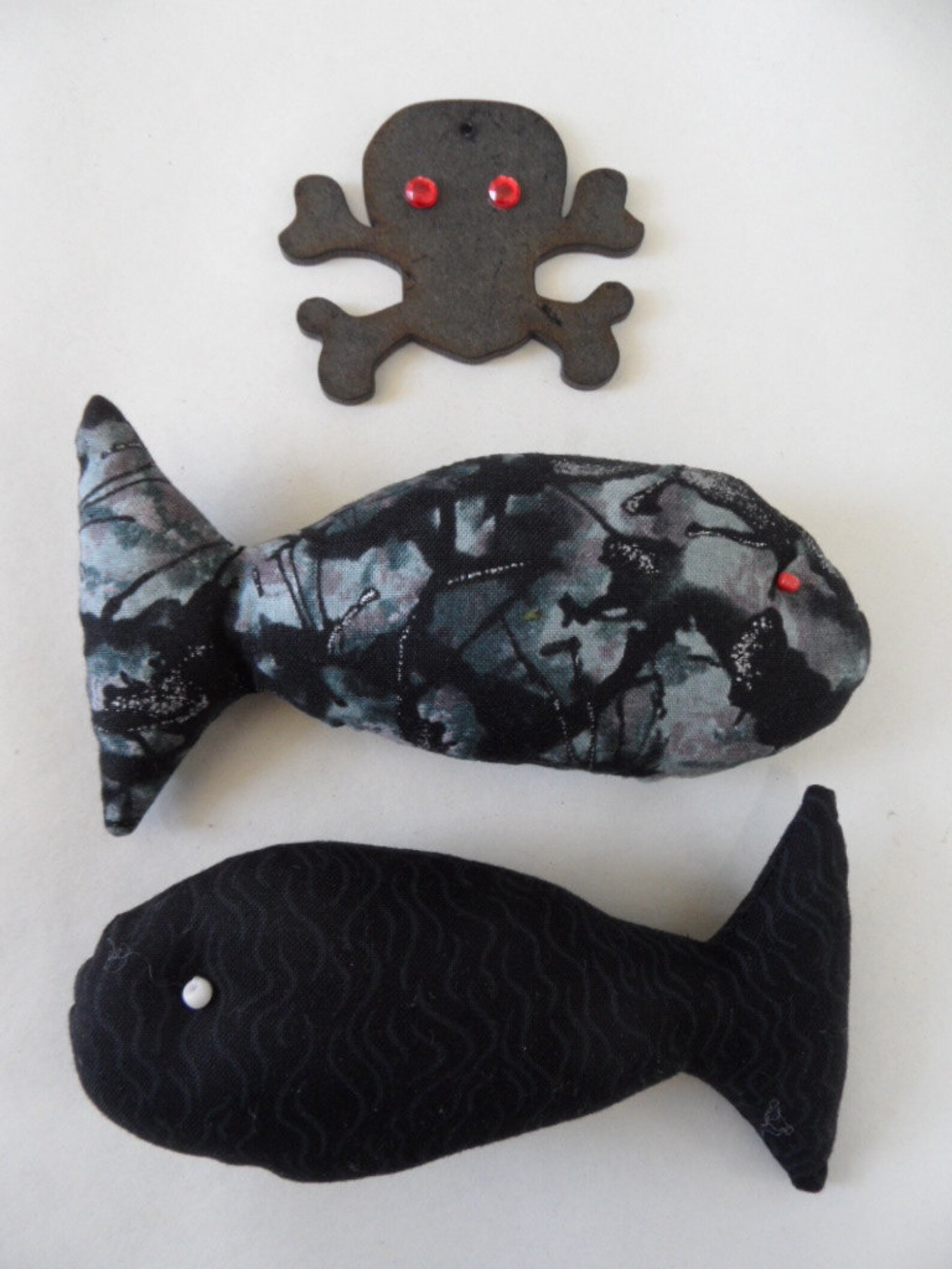 BAD ASS FISH Little Padded Fish Kit to Make Into a Garland, Novelty ...