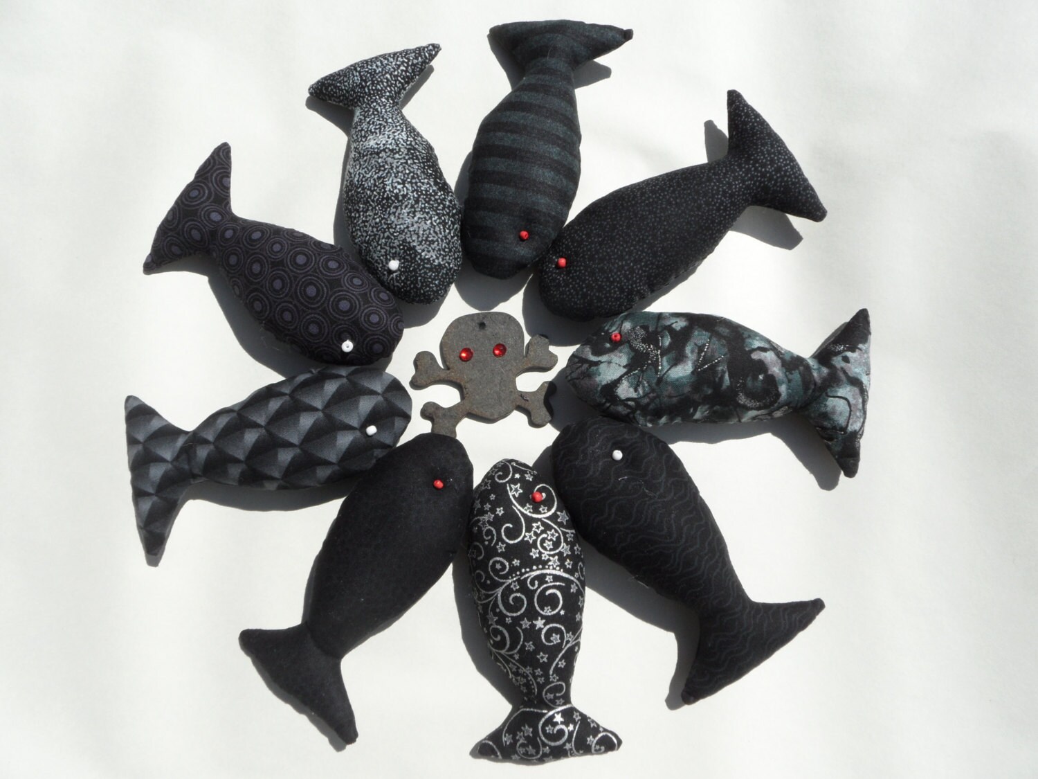 BAD ASS FISH Little Padded Fish Kit to Make Into a Garland, Novelty ...