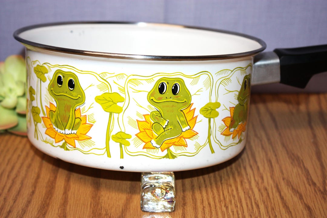 Cute Funny Frog Design on Vintage Enamel Ware Pan, Chippy Shabby Greens ...