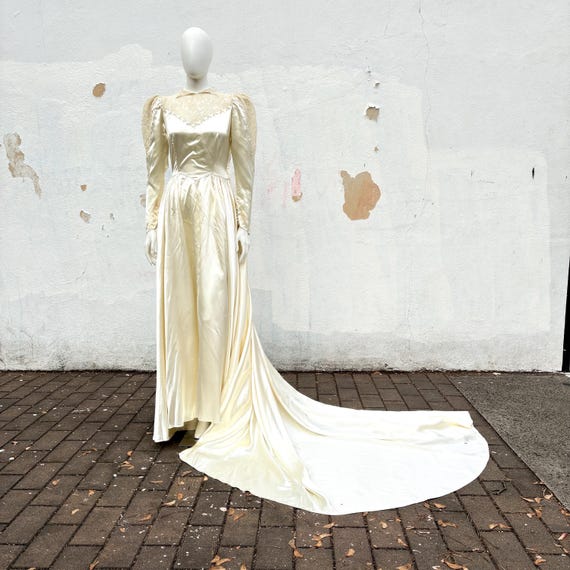 Vintage Antique 1940s Liquid Satin & Lace Wedding Dre… - Gem