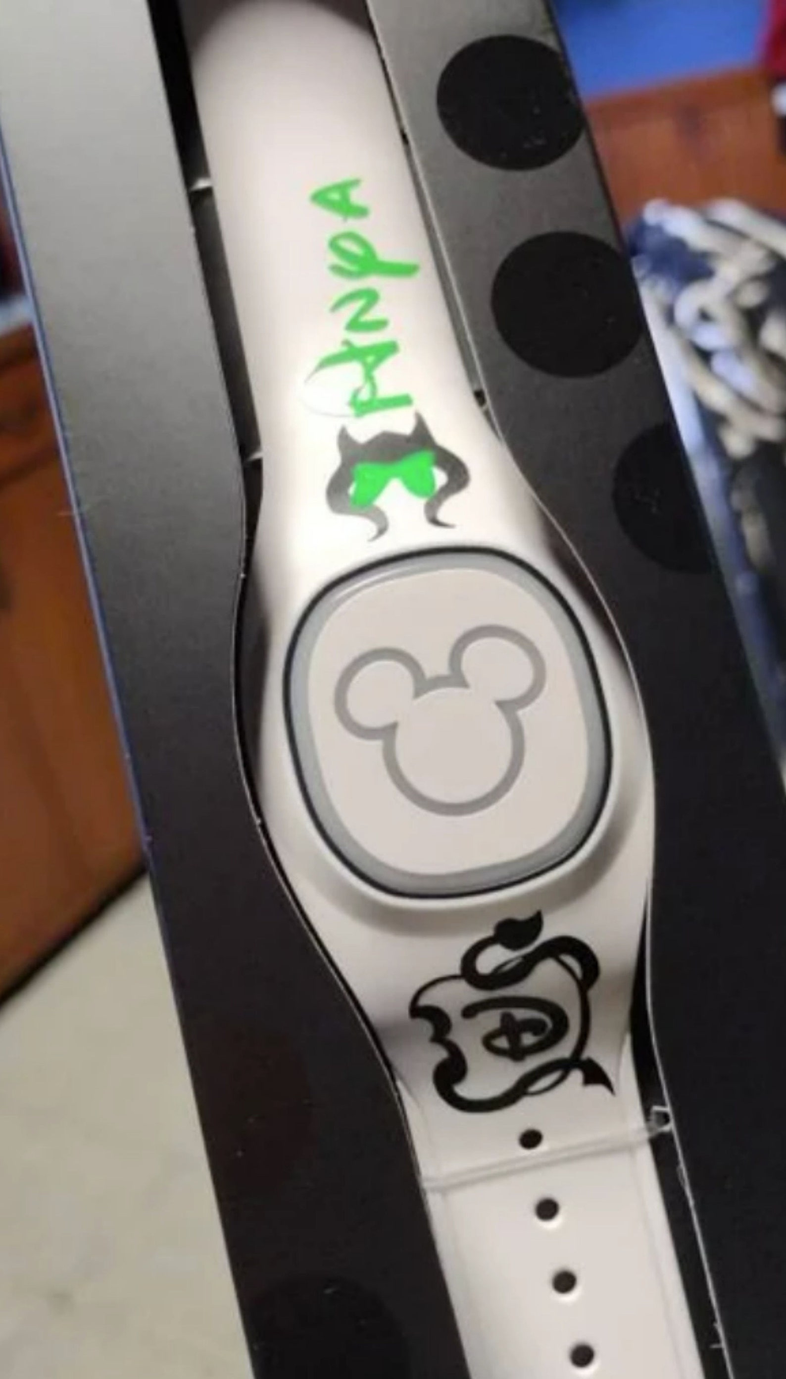 Descendants Apple Disney Magic Band Decal | Apple Decal | Disney ...