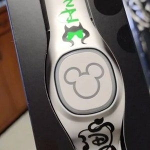 Descendants Apple Disney Magic Band Decal | Apple Decal | Disney ...
