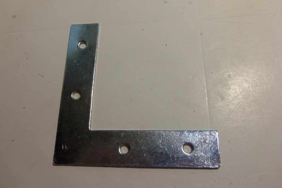Lot of 96-4 Flat Corner Iron Braces Zinc Plated Steel 7/8 Wide 1.75 Mm ...