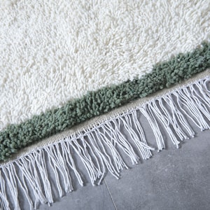 Moroccan White Rug With Green Border - Plain Rug - Custom Moroccan Rug ...
