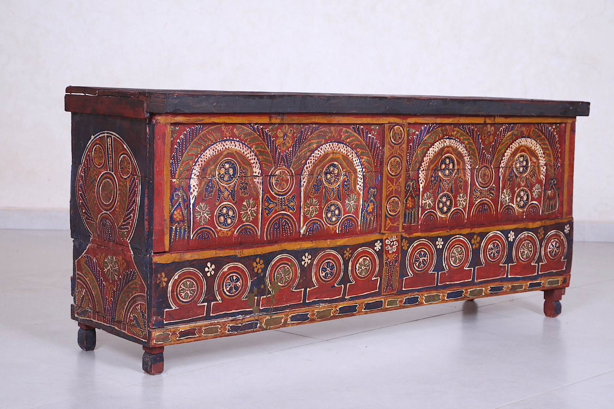 A little vintage Moroccan box hand-made from local hardwood ...