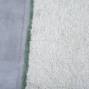 Moroccan White Rug With Green Border - Plain Rug - Custom Moroccan Rug ...