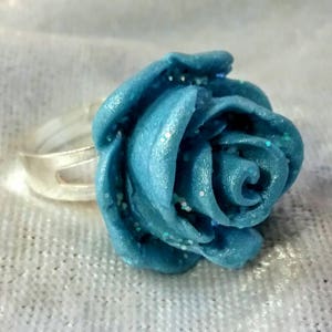 Elsa's Magic Roses: a Set of Glittery Pearlescent Blue Roses for the ...