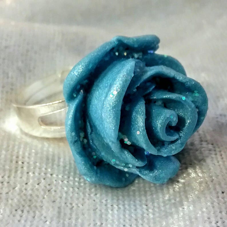 Elsa's Magic Roses: a Set of Glittery Pearlescent Blue Roses for the ...
