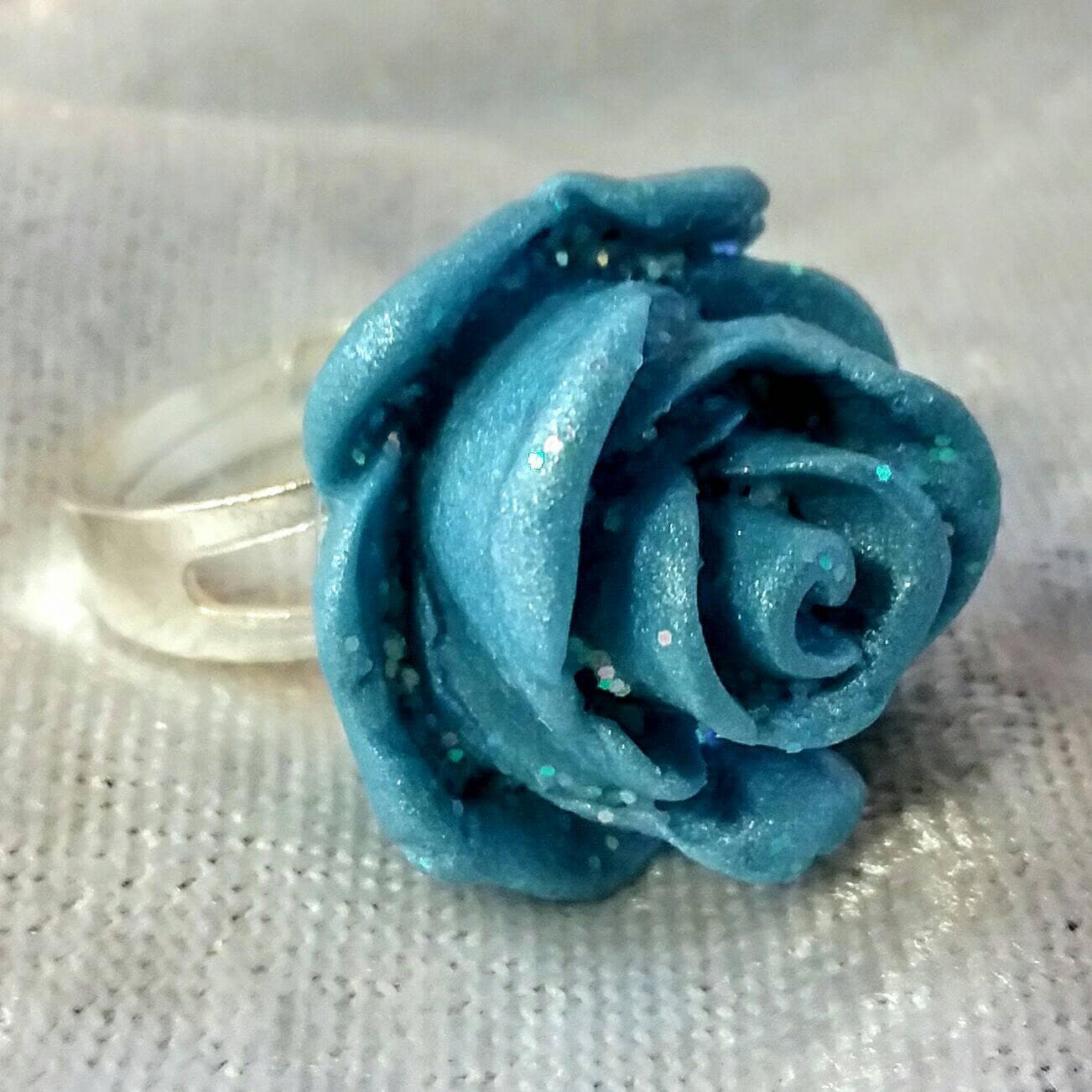 Elsa's Magic Roses: a Set of Glittery Pearlescent Blue Roses for the ...