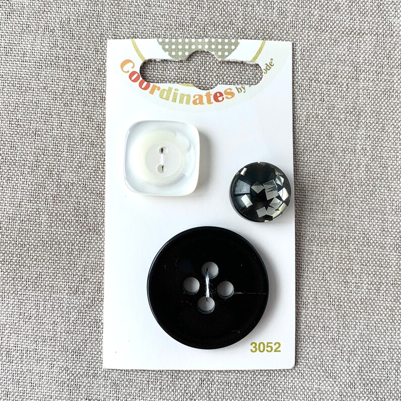 3052 - Coordinates - 2 Hole - Assorted Sizes - Black White Silver - Etsy
