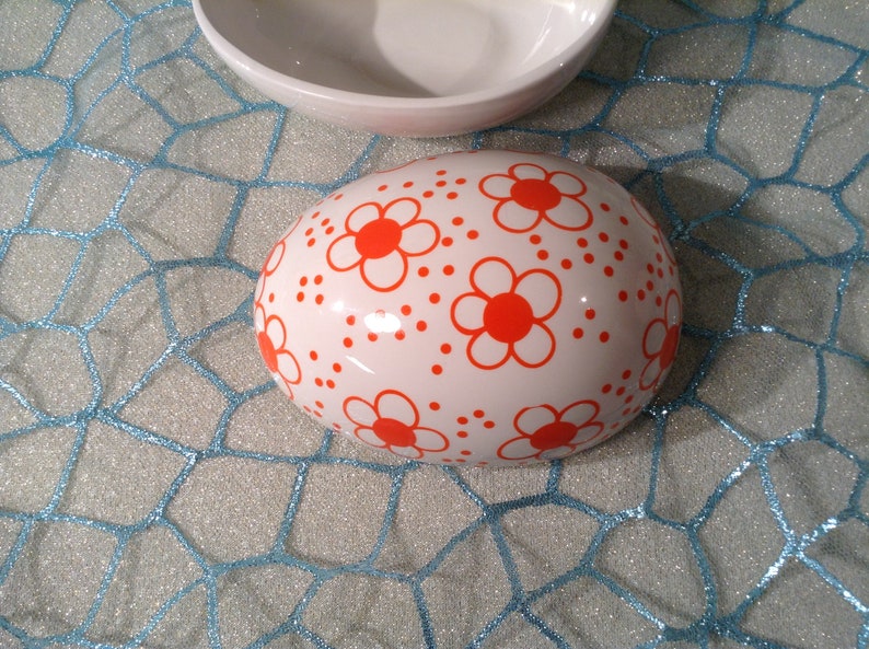 Set of 2 Easter Egg Dishes With Lids - Candy, Jellybean Dish - White ...