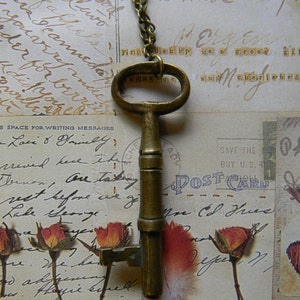 Lovely Bronze Antique Skeleton Key Pendant - Antique Skeleton Key Re ...