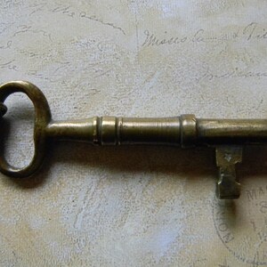 Lovely Bronze Antique Skeleton Key Pendant - Antique Skeleton Key Re ...