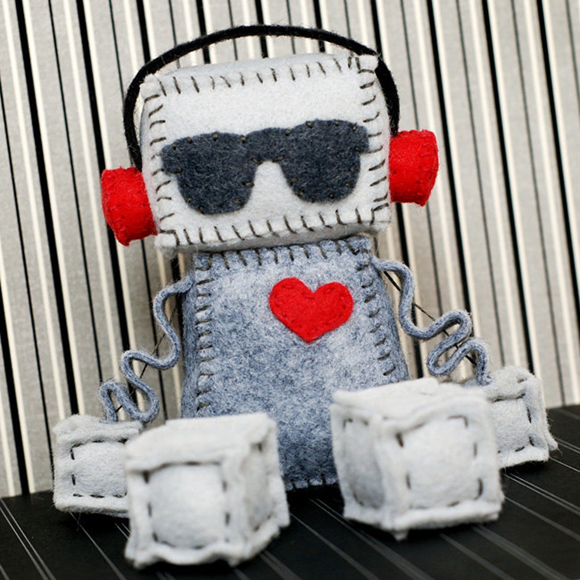 Felt Robot With Punk Red Headphones and a Red Heart Headphone - Etsy
