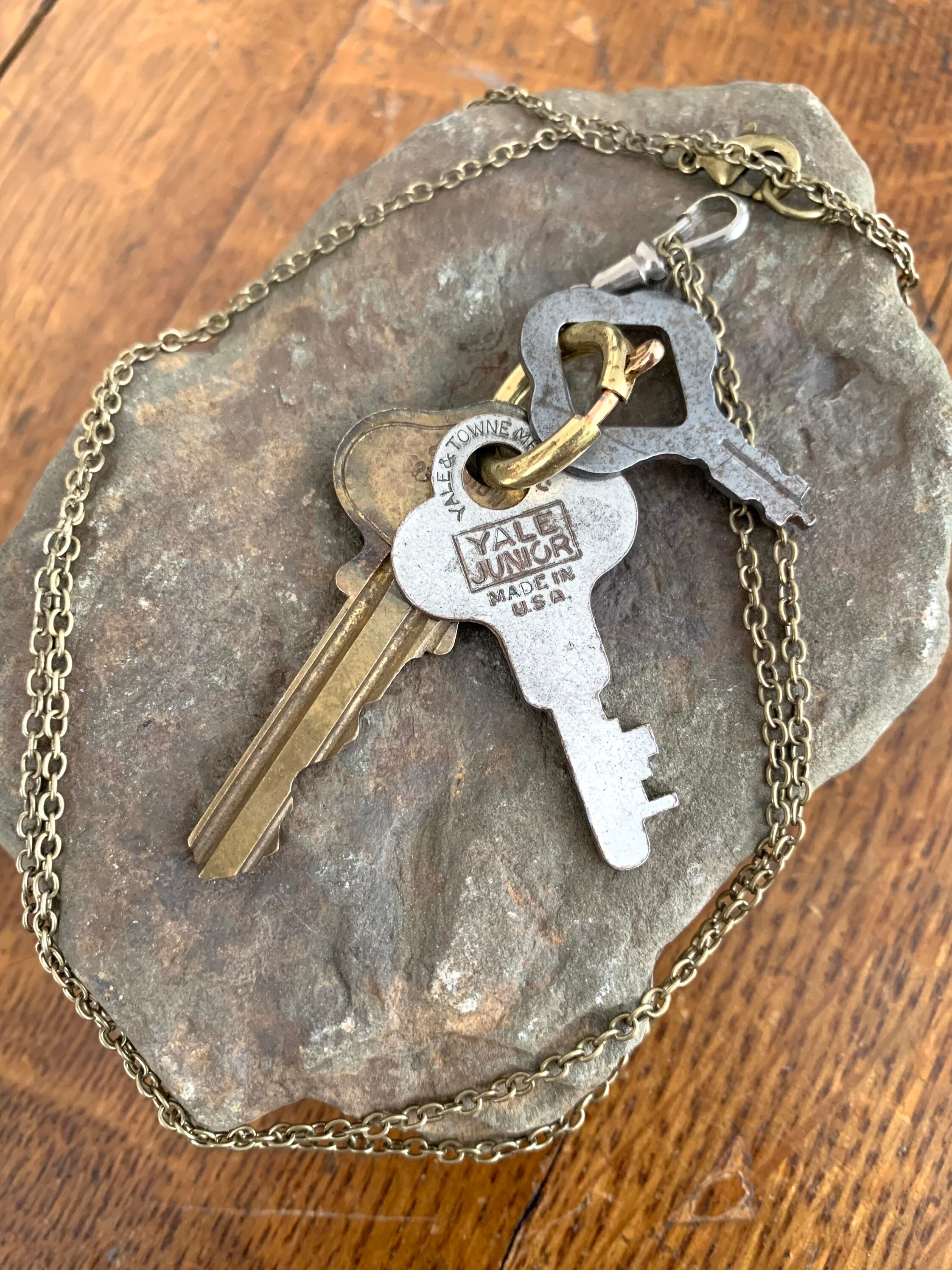 Vintage Key Collage Necklace a Mixed Metals Melange, YALE JUNIOR - Etsy