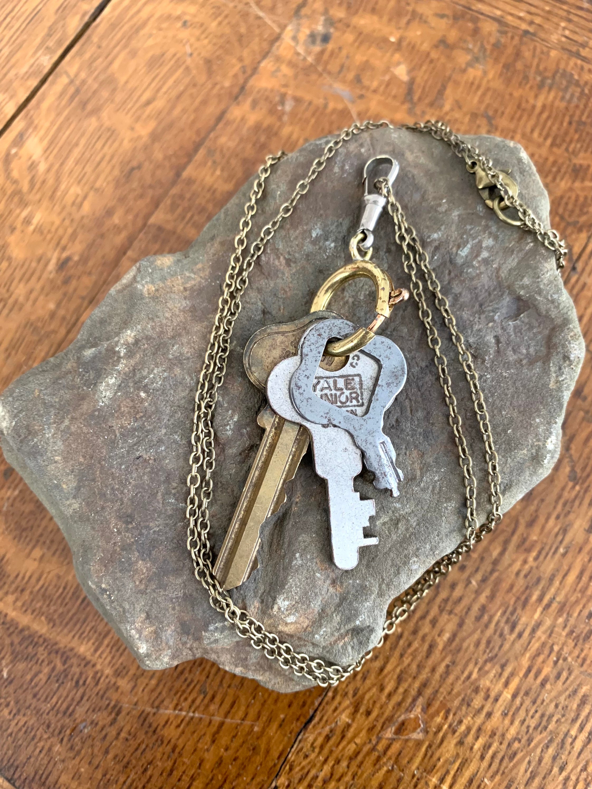 Vintage Key Collage Necklace a Mixed Metals Melange, YALE JUNIOR - Etsy
