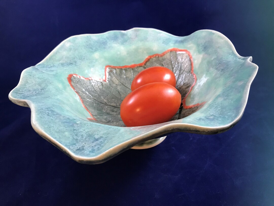 GF732 Handmade Wavy Rim Pottery Bowl With Leaf Impression. Porcelain ...