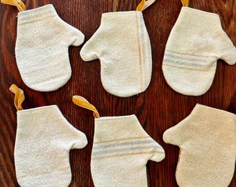 Antique Vintage Style Cutter Quilt Handmade Primitive Christmas Mittens ...