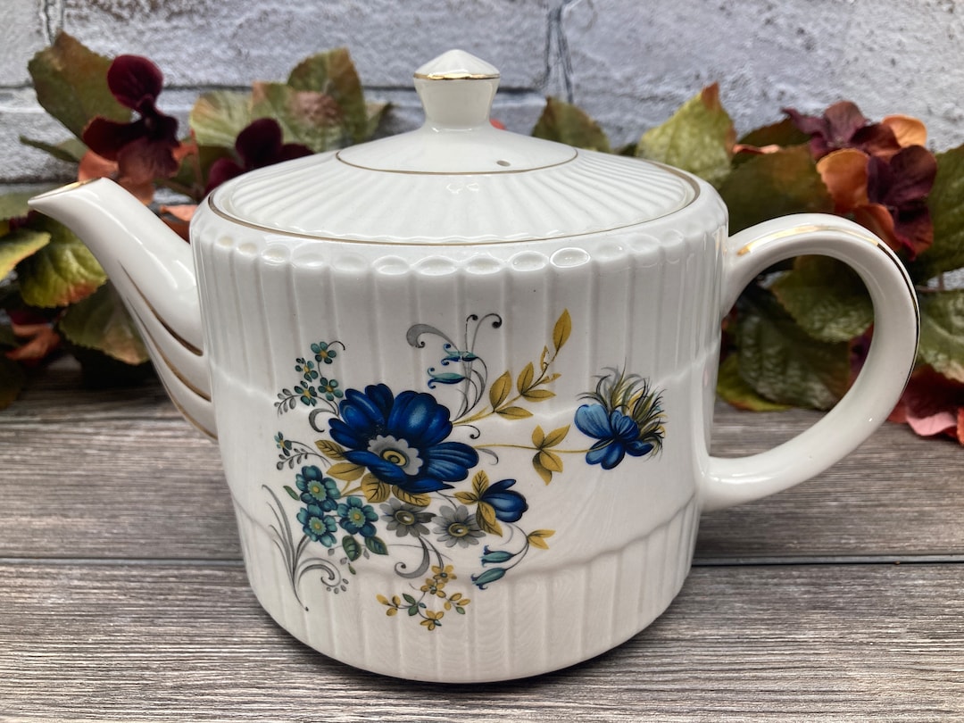 ELLGREAVE Ironstone Teapot (div of Wood & Sons) 40 Oz Teapot Blue ...