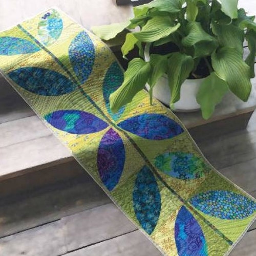 Blossom Table Runner Pattern - Etsy