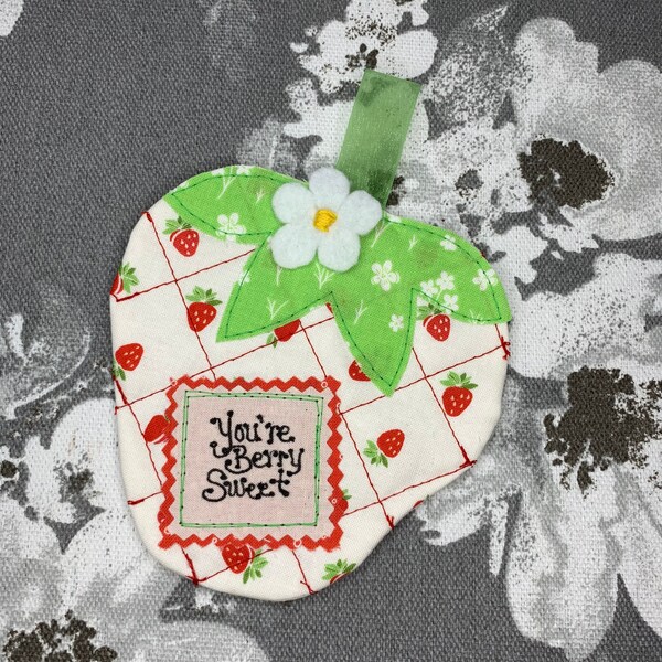 Strawberry Mug Rug - Etsy