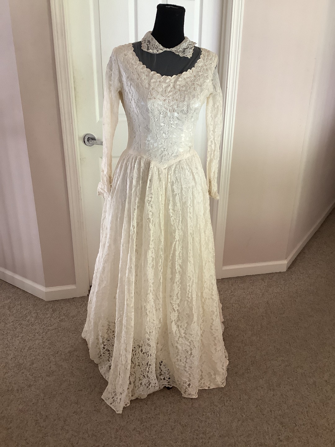 Vintage 40s 50s Bone Lace Princess Waist See Thru Neckline With Sweet ...