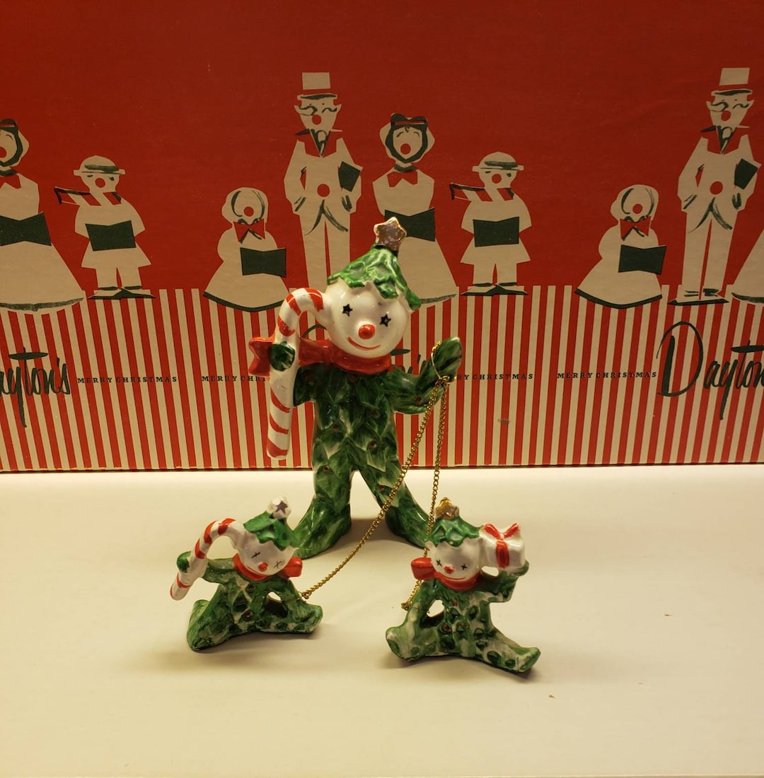 Delightful Commodore Christmas Tree Family Anthropomorphic Holly Berry ...