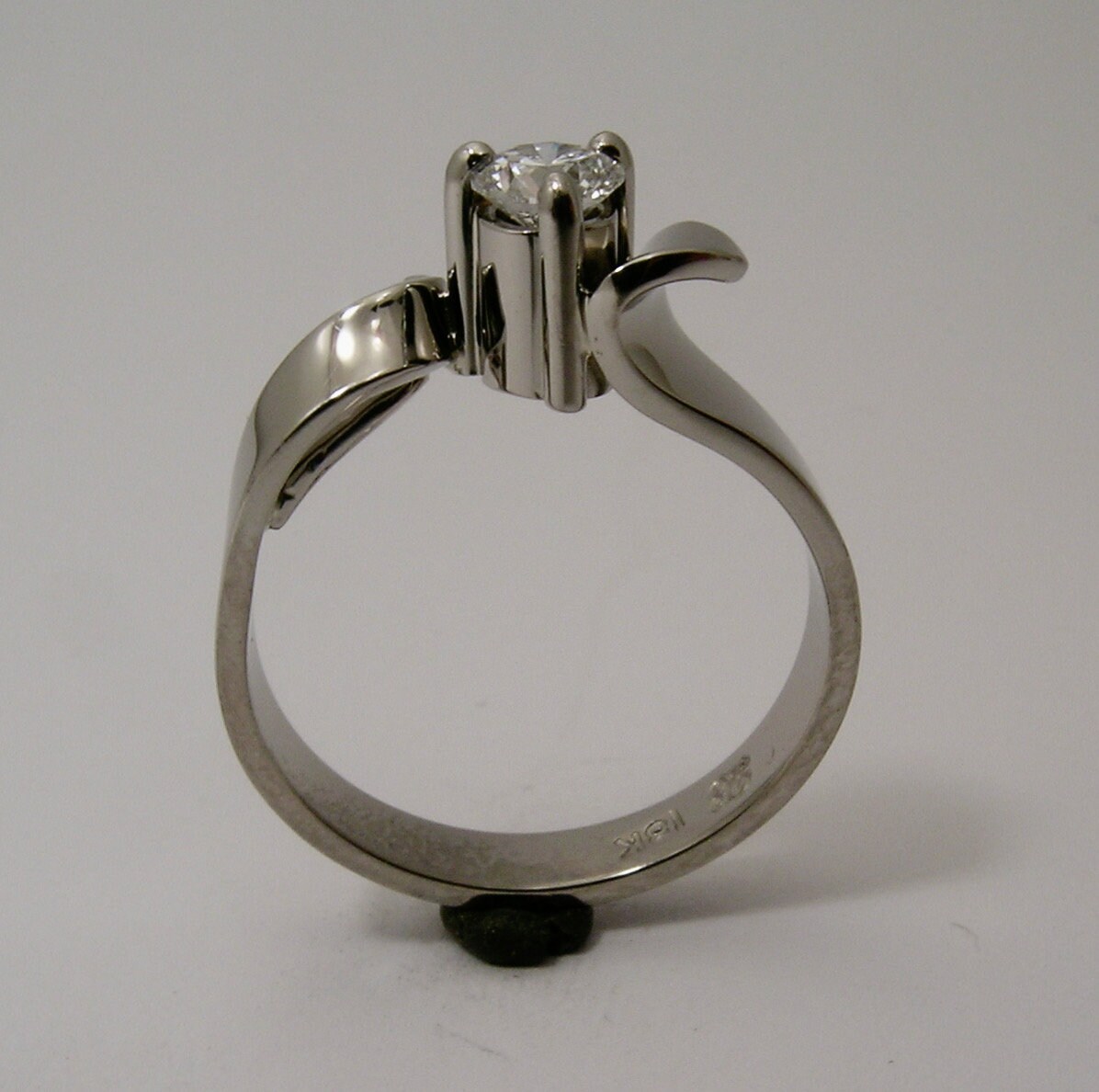 1/4 Carat Canadian Diamond Held in Hand Made 3 Claw Platinum Setting in ...