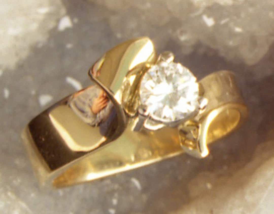 1/4 Carat Canadian Diamond Held in Hand Made 3 Claw Platinum Setting in ...