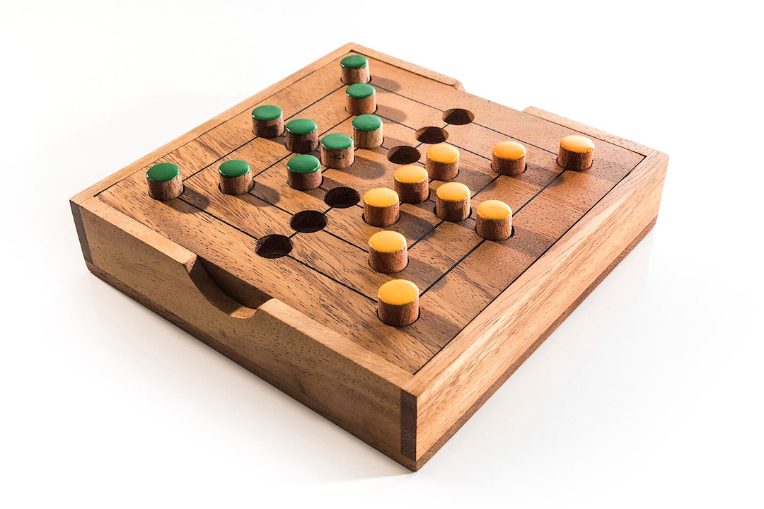 Nine Man Morris - Strategy Board Game for Two Players, Mill Strategy ...
