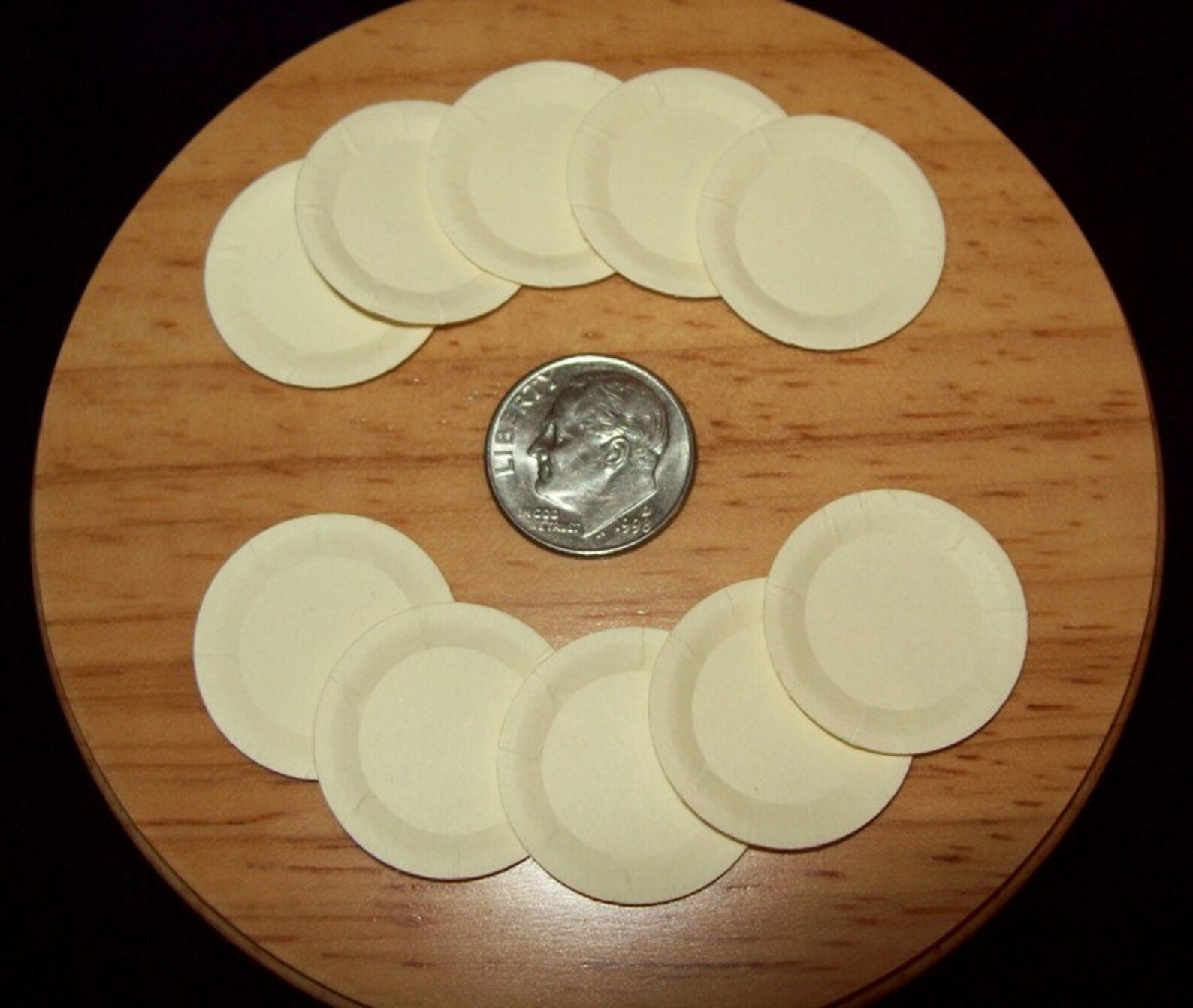 Dollhouse Miniature Paper Plates, Assorted Colors, Set of 10 Pieces - Etsy