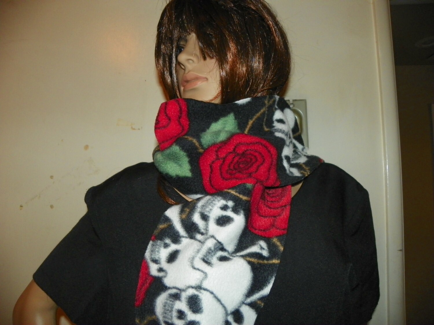Skull and Roses Fleece Scarf Gothic Style Teen-adult Ready to Ship Free ...