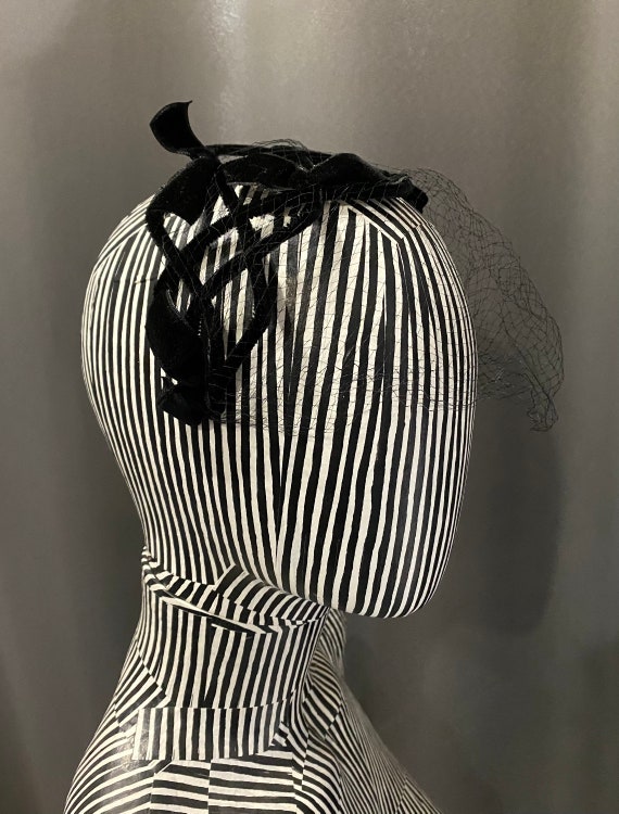 Vintage Fascinator Black Velvet Net Face Veil Hat - Gem