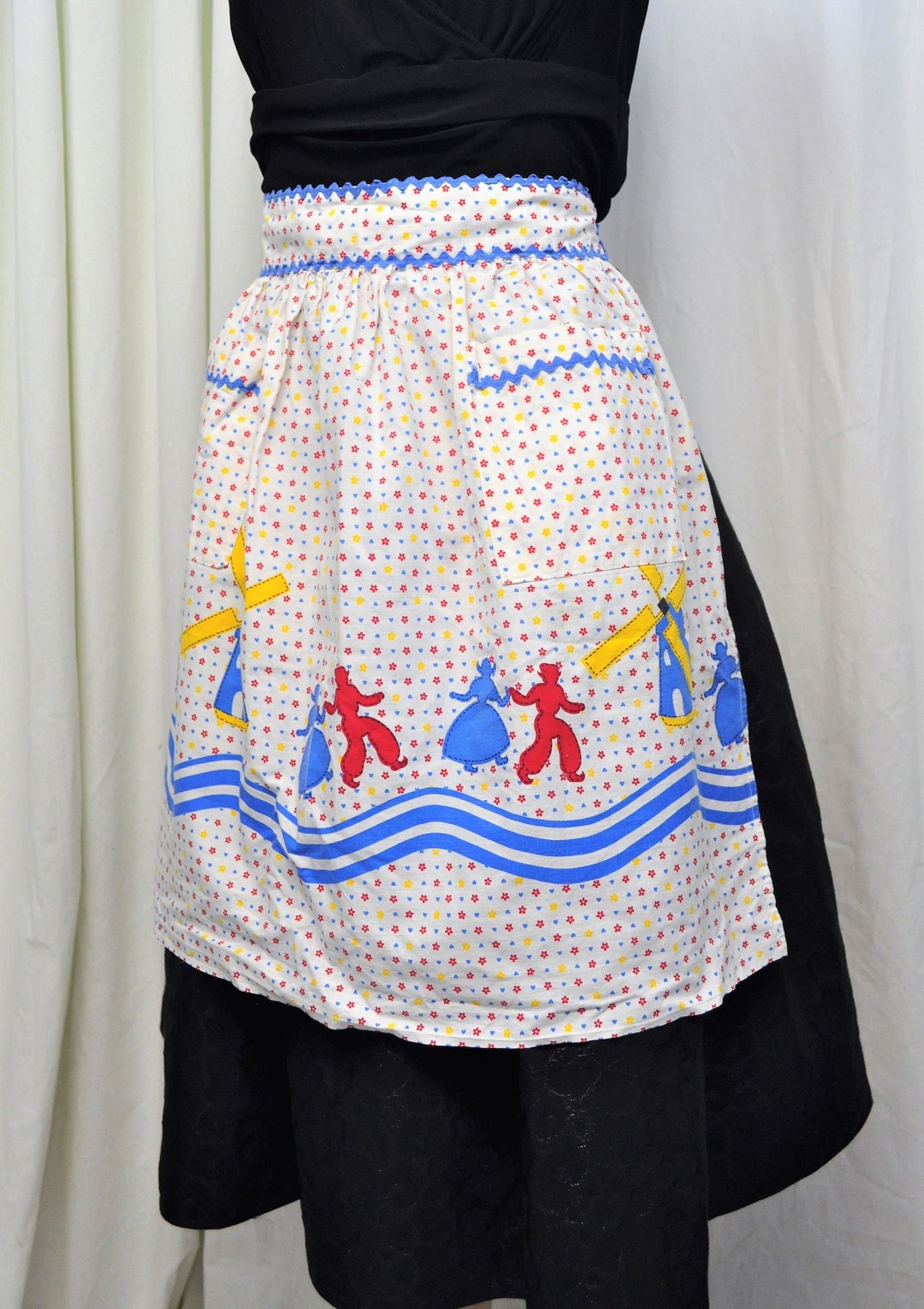 Vintage 1950s Kitchen Half Apron in Red, Blue, Yellow on White With ...