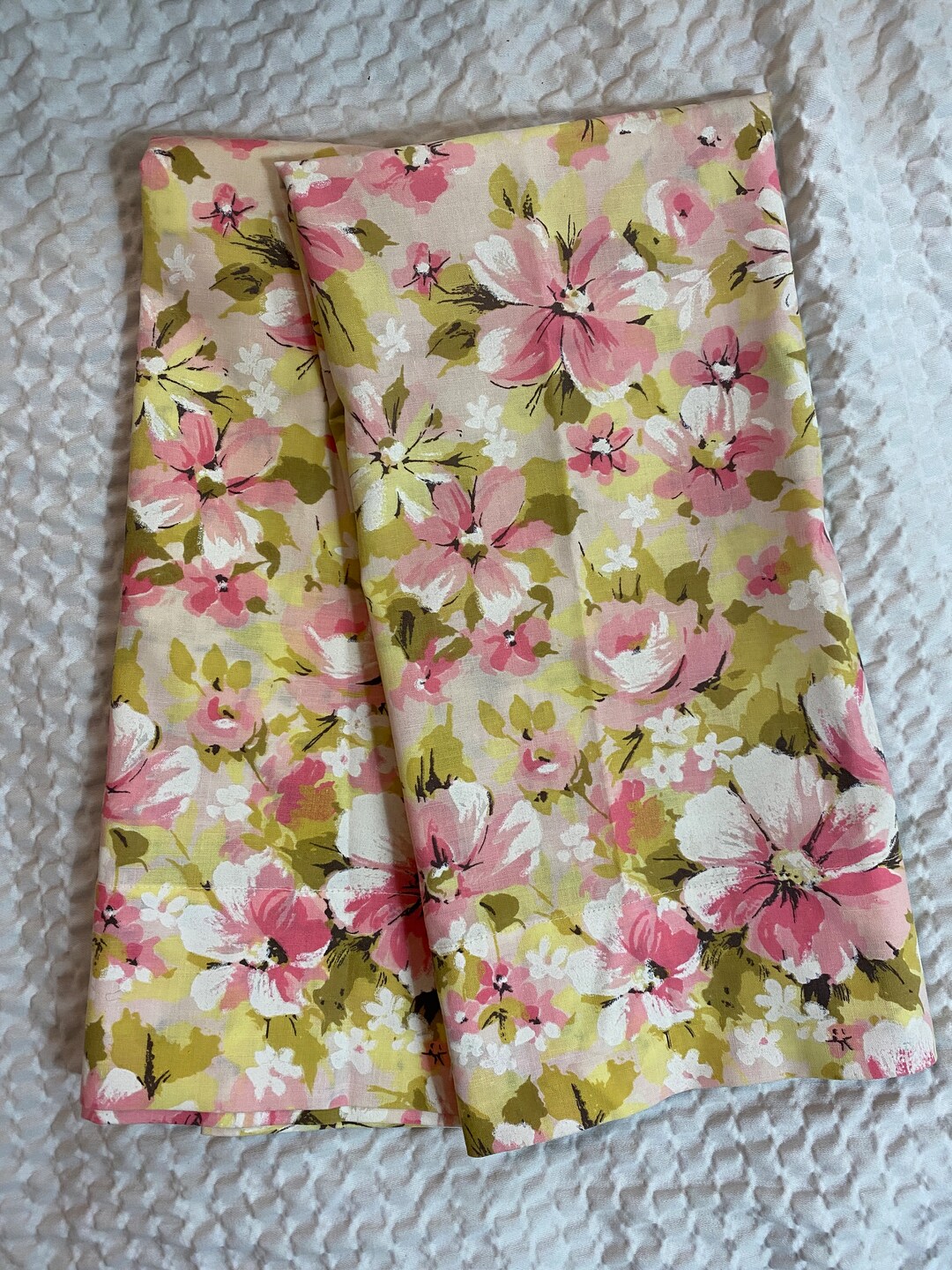 Vintage Springmaid Pink and White Floral Pillowcases on Gold, Set of 2 ...