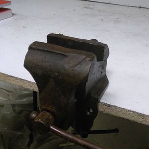 Small Iron Vice - Etsy