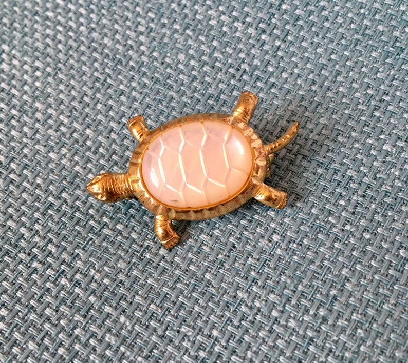 Pin de tortuga madre de perla de la década de 1960 - Etsy España