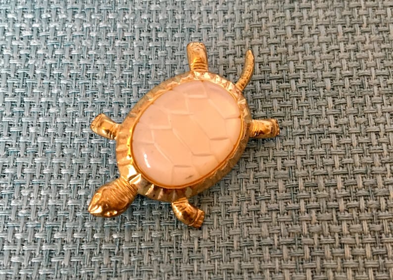 Pin de tortuga madre de perla de la década de 1960 - Etsy España