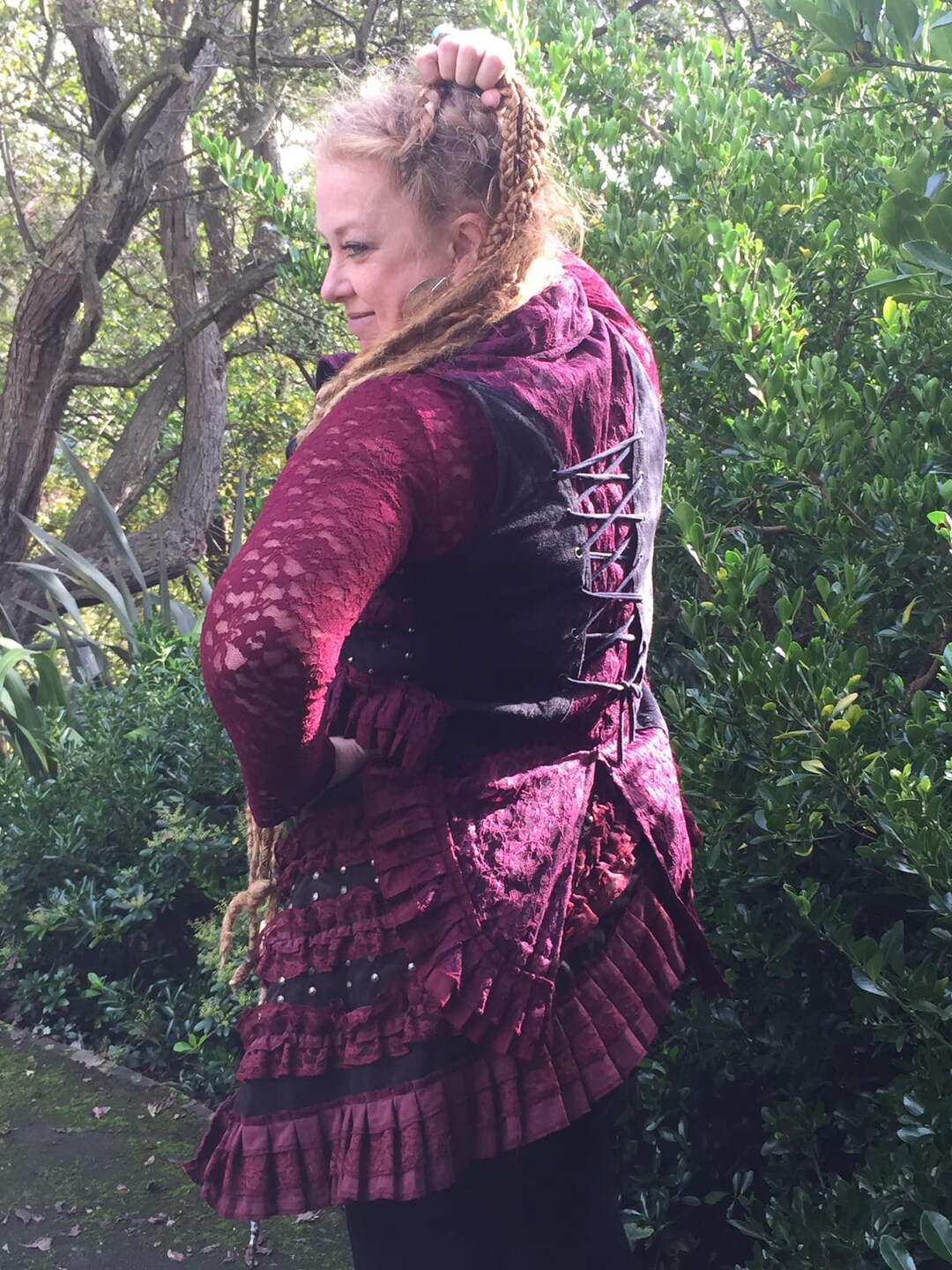 Gippys Exclusive Goth Ring Master Fitted and Layered Lace Ruffle Tail ...