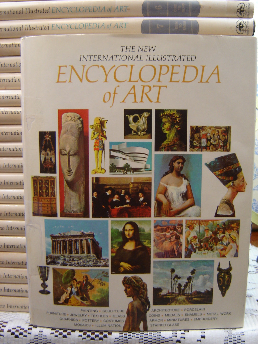 ART ENCYCLOPEDIA: the New International Illustrated Encyclopedia of Art ...