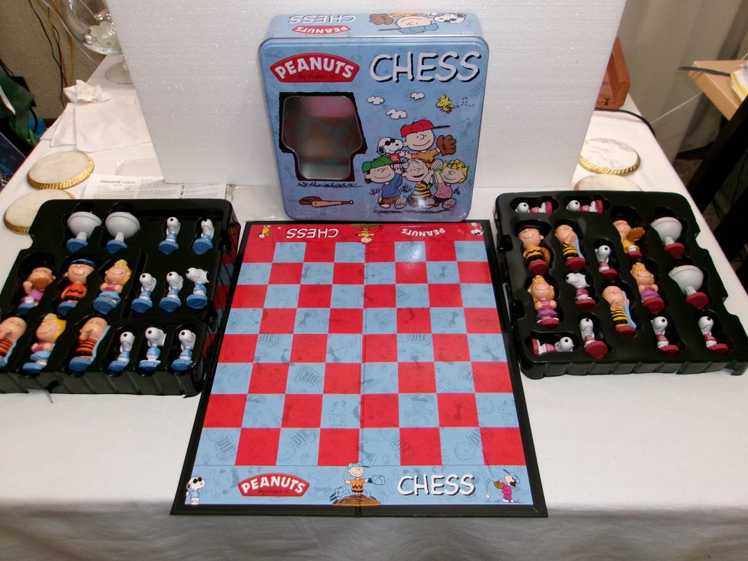PEANUTS and Gang Chess Set. All 32 Chess Pieces & Board in Original ...